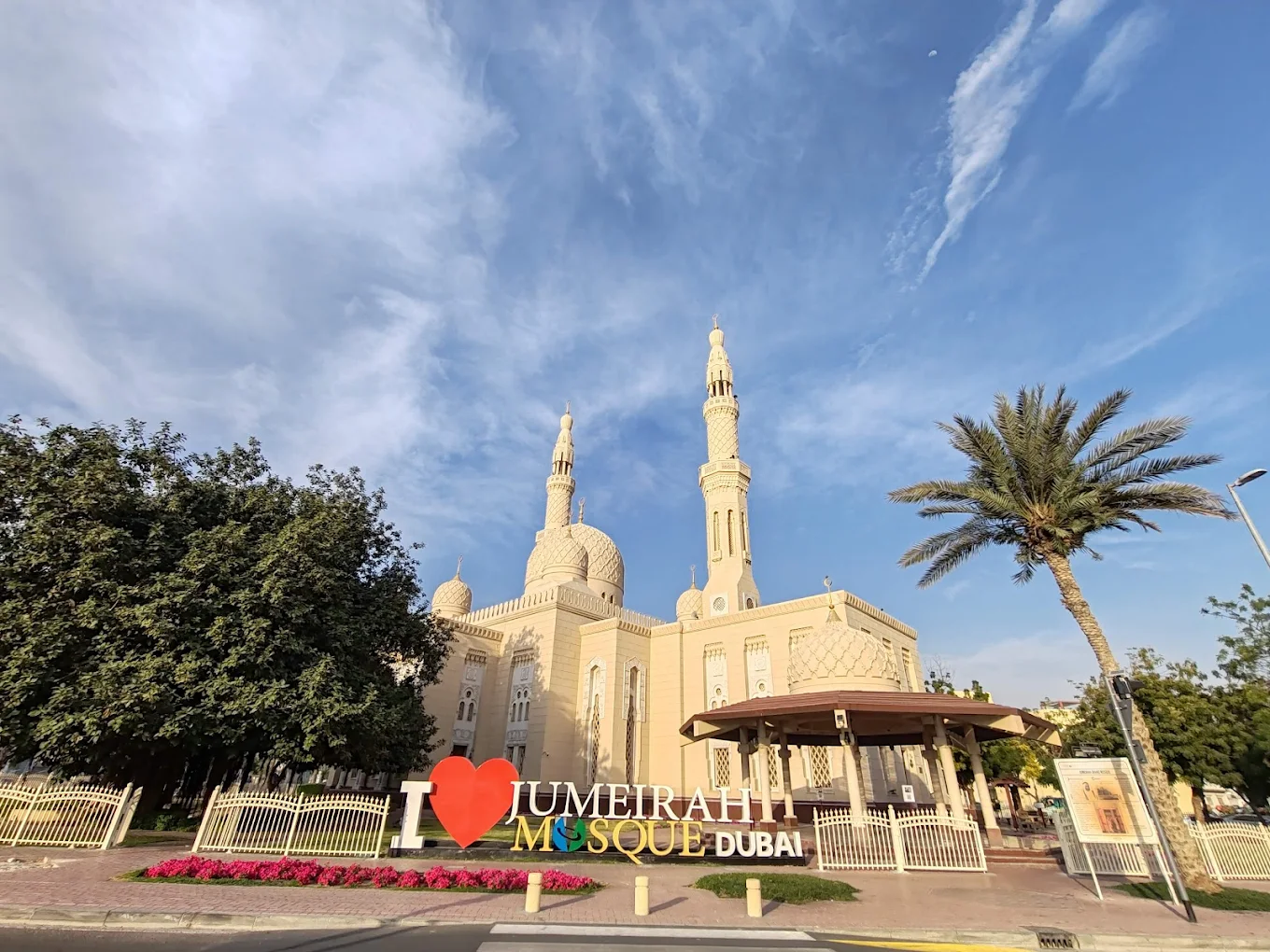 Jumeirah Mosque: Gain Insights into Islamic Culture at Dubai's Most ...